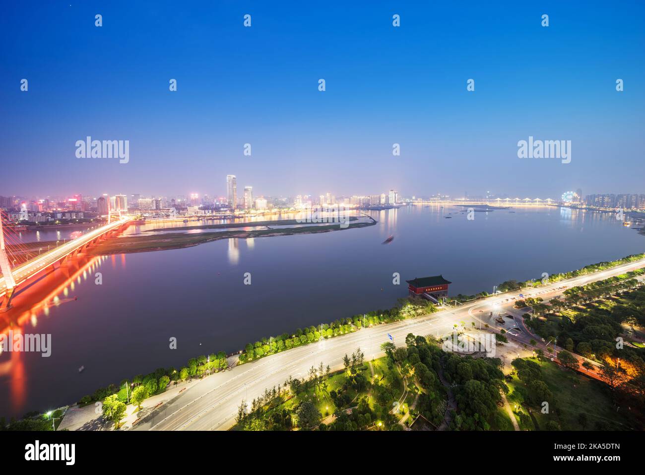 Yangtze river channel hi-res stock photography and images - Alamy