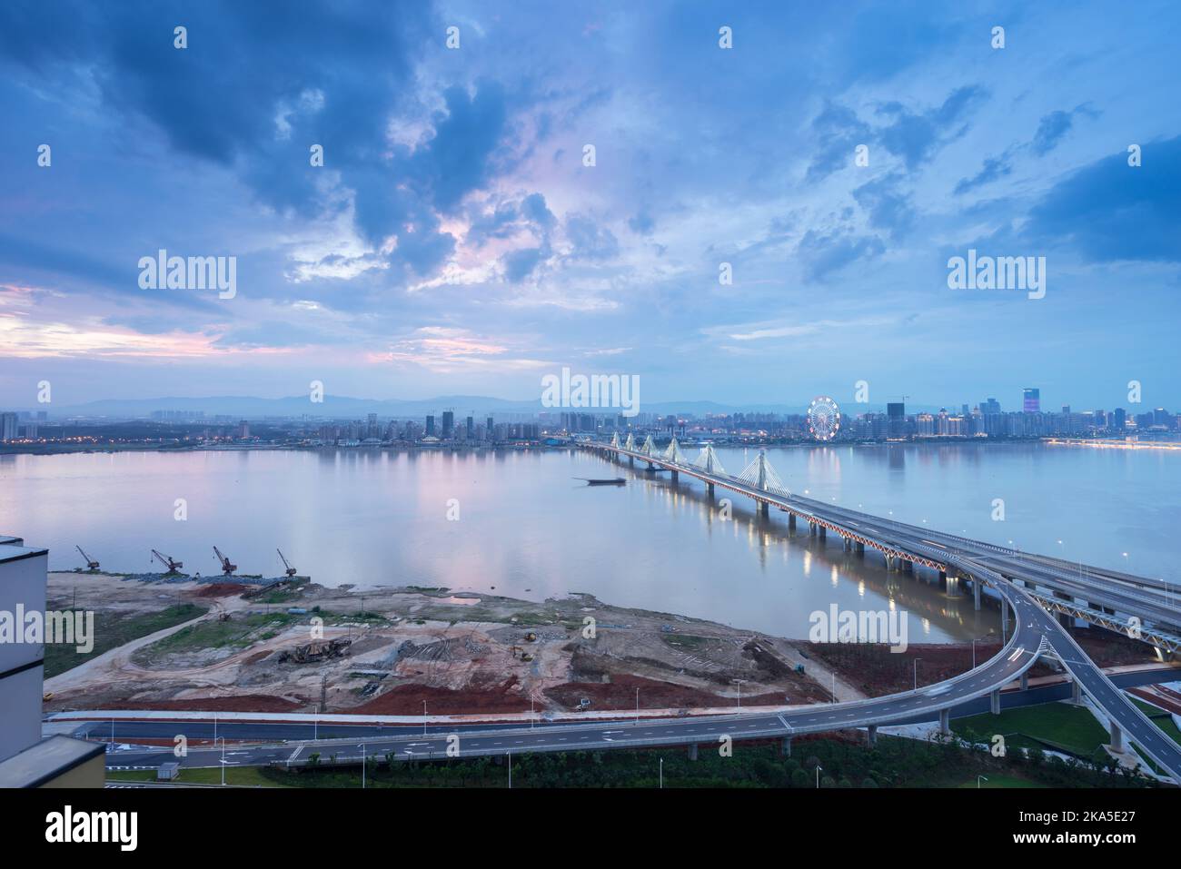 Nanchang, Jiangxi river views Stock Photo - Alamy