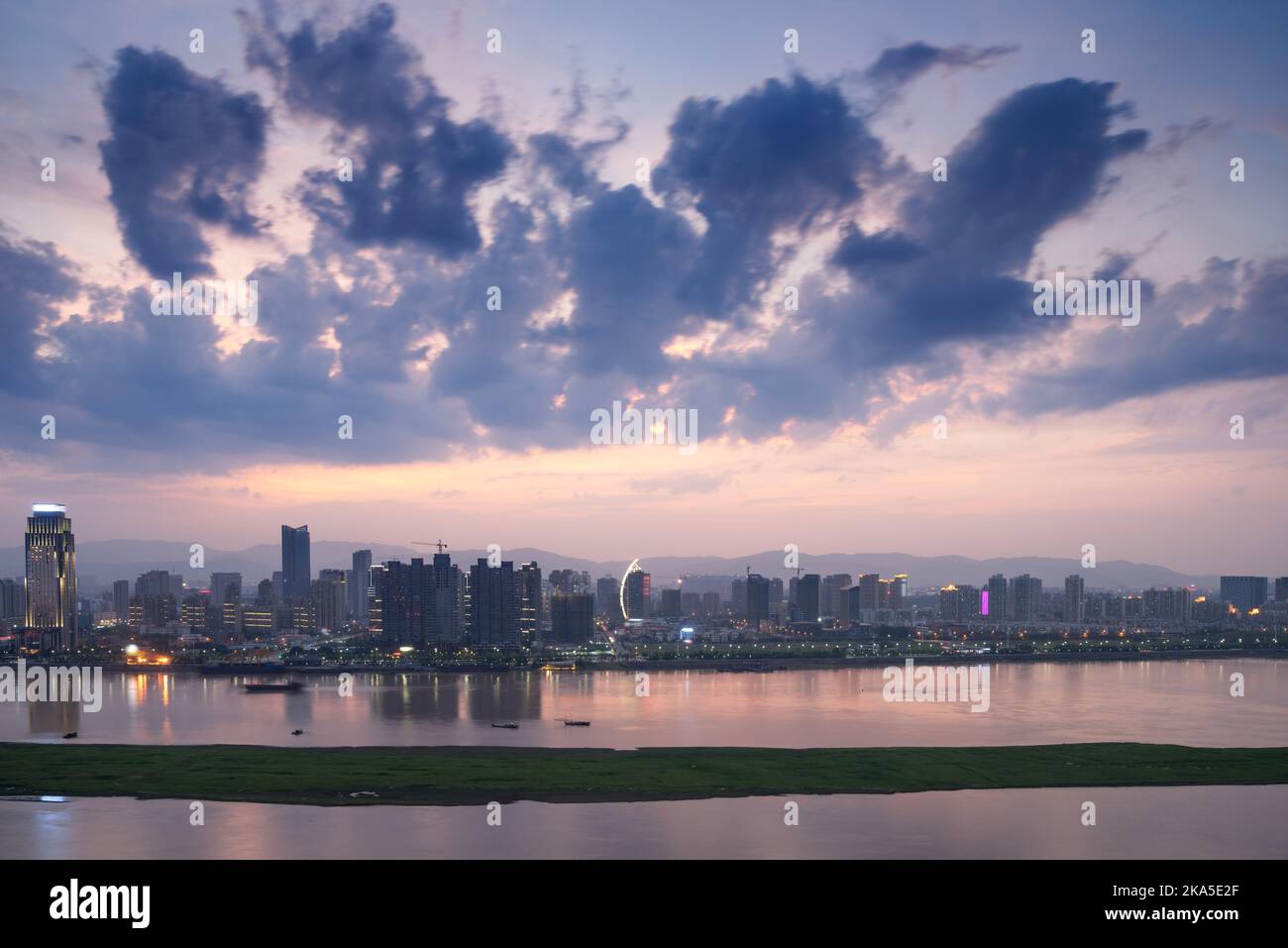 Nanchang, Jiangxi river views Stock Photo - Alamy