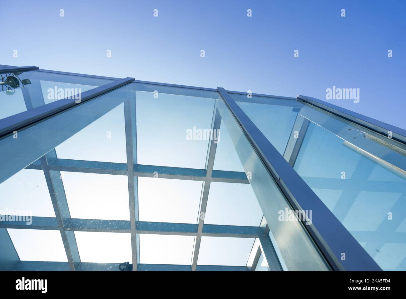 Transparent glass roof hi-res stock photography and images - Alamy