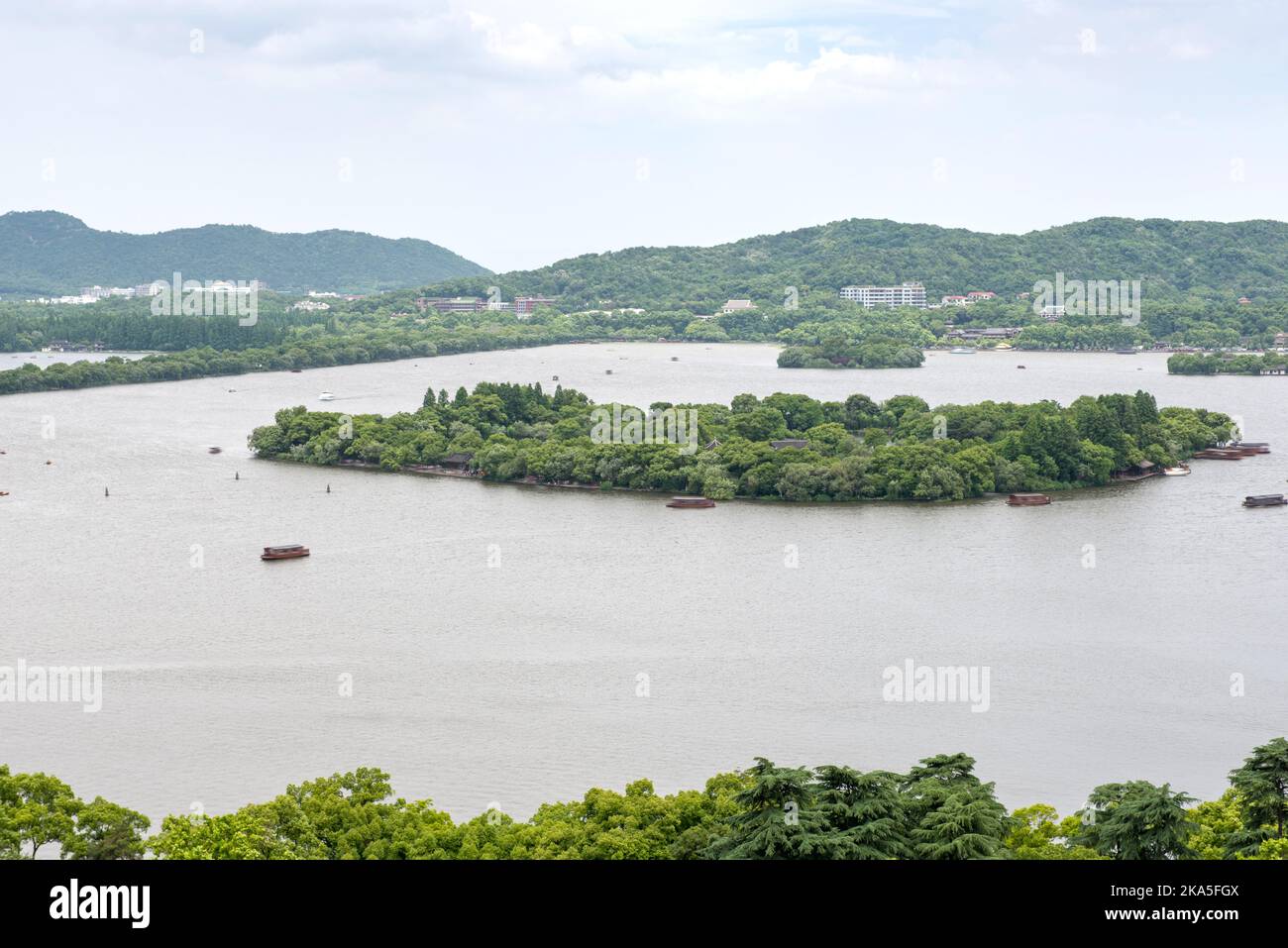 View on the enchanting West Lake, Hangzhou, China Stock Photo - Alamy