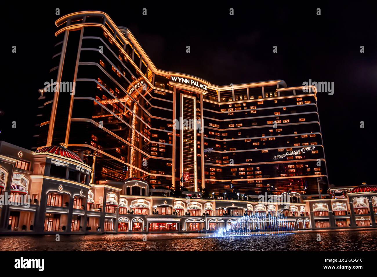 Wynn Palace fountain show Stock Photo - Alamy