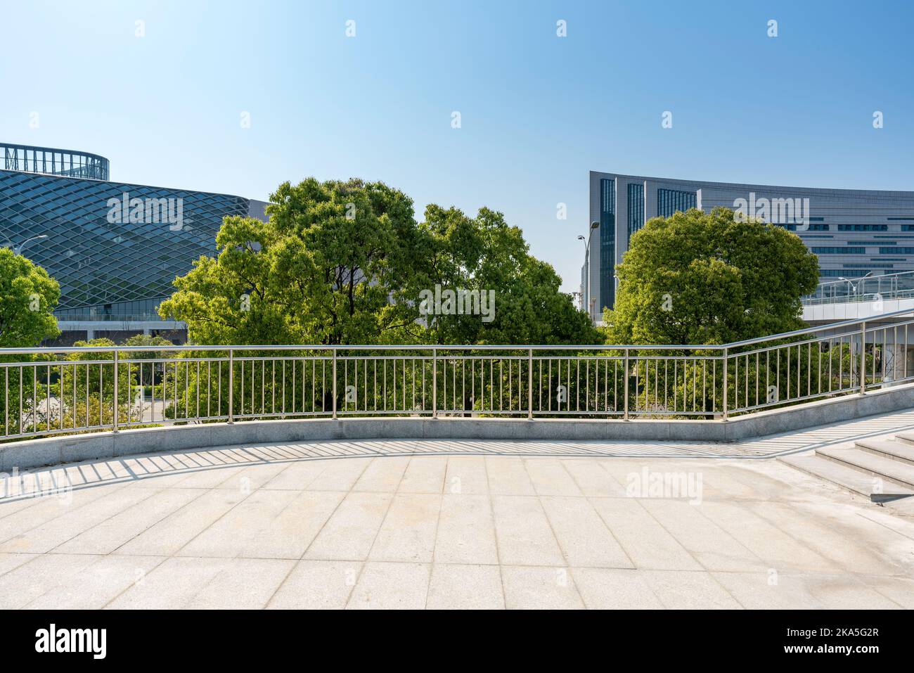 Empty square platform sky hi-res stock photography and images - Alamy