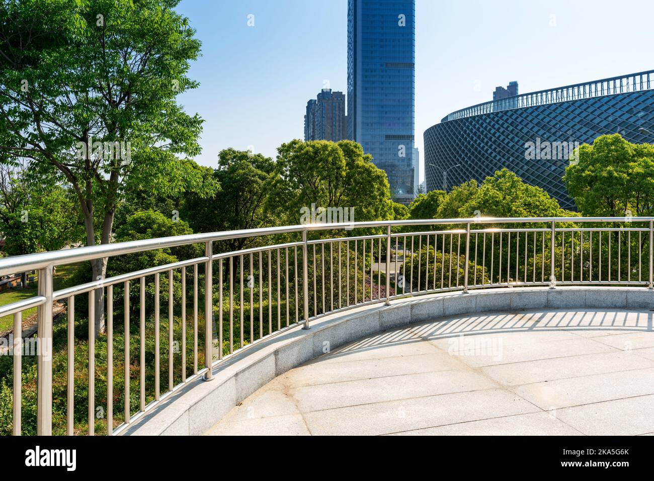 Square platform hi-res stock photography and images - Alamy