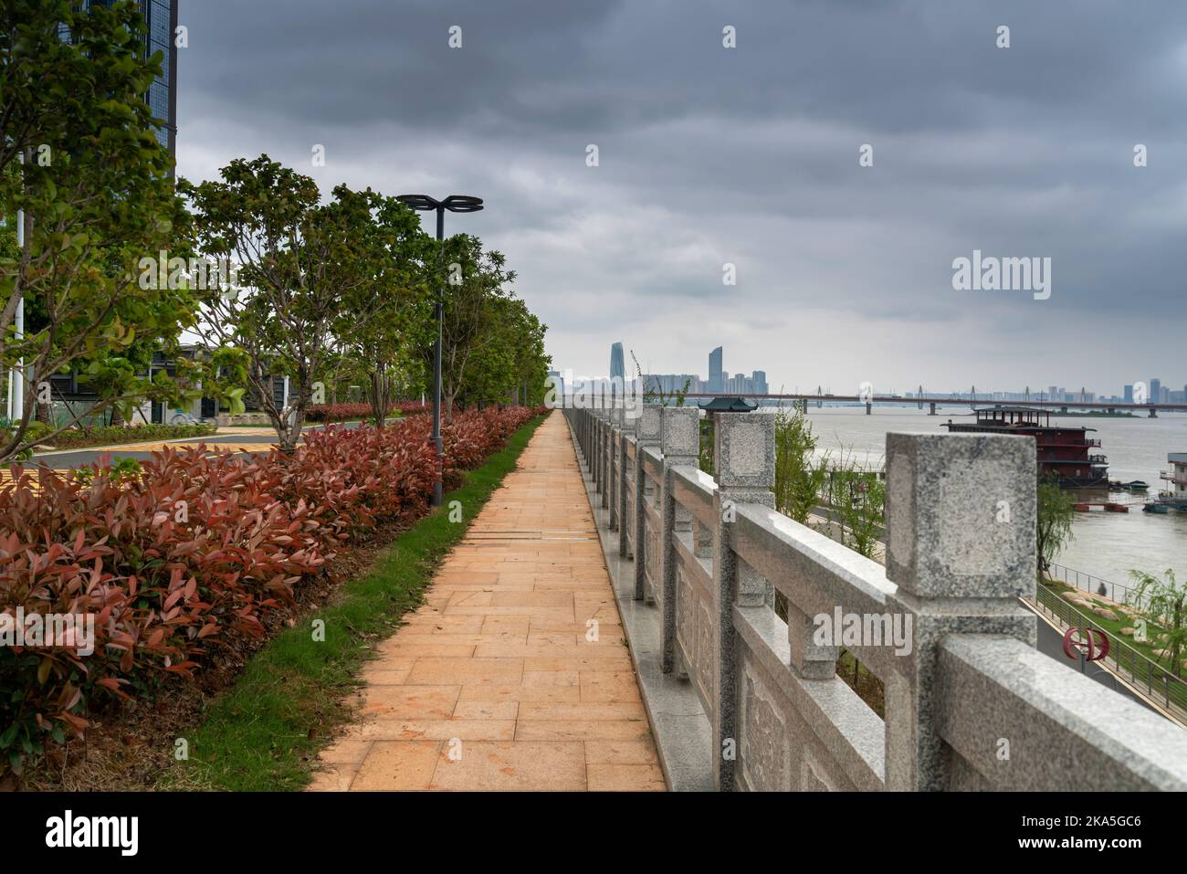 walkway in the modern city Stock Photo - Alamy