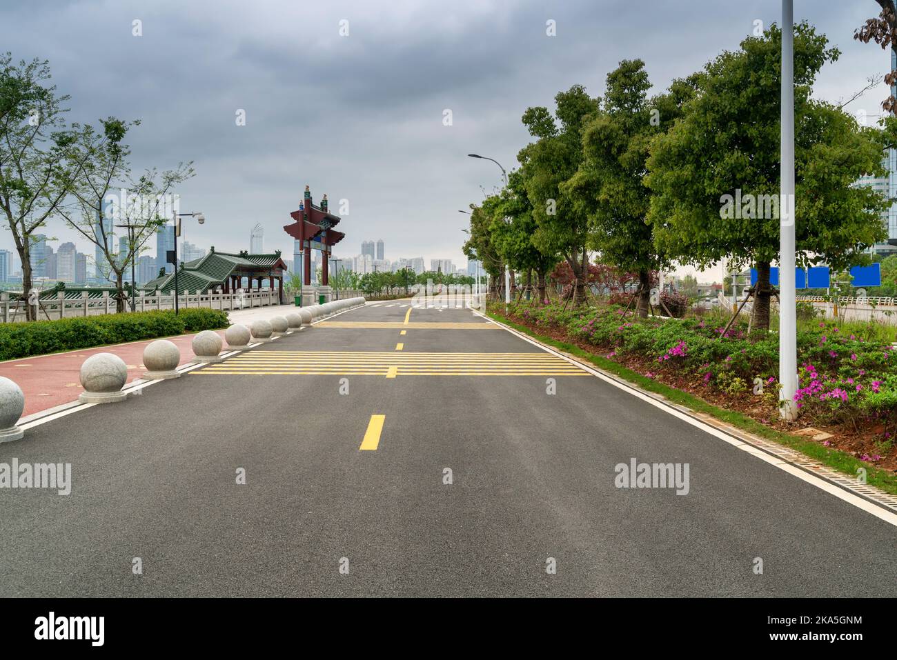 empty city road with skyline background Stock Photo - Alamy
