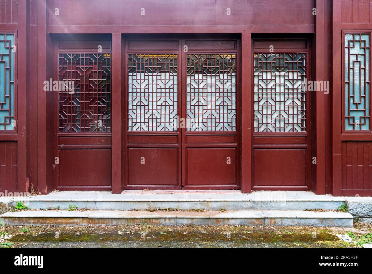 red wooden door or gate,ancient Chinese architecture: garden Stock ...