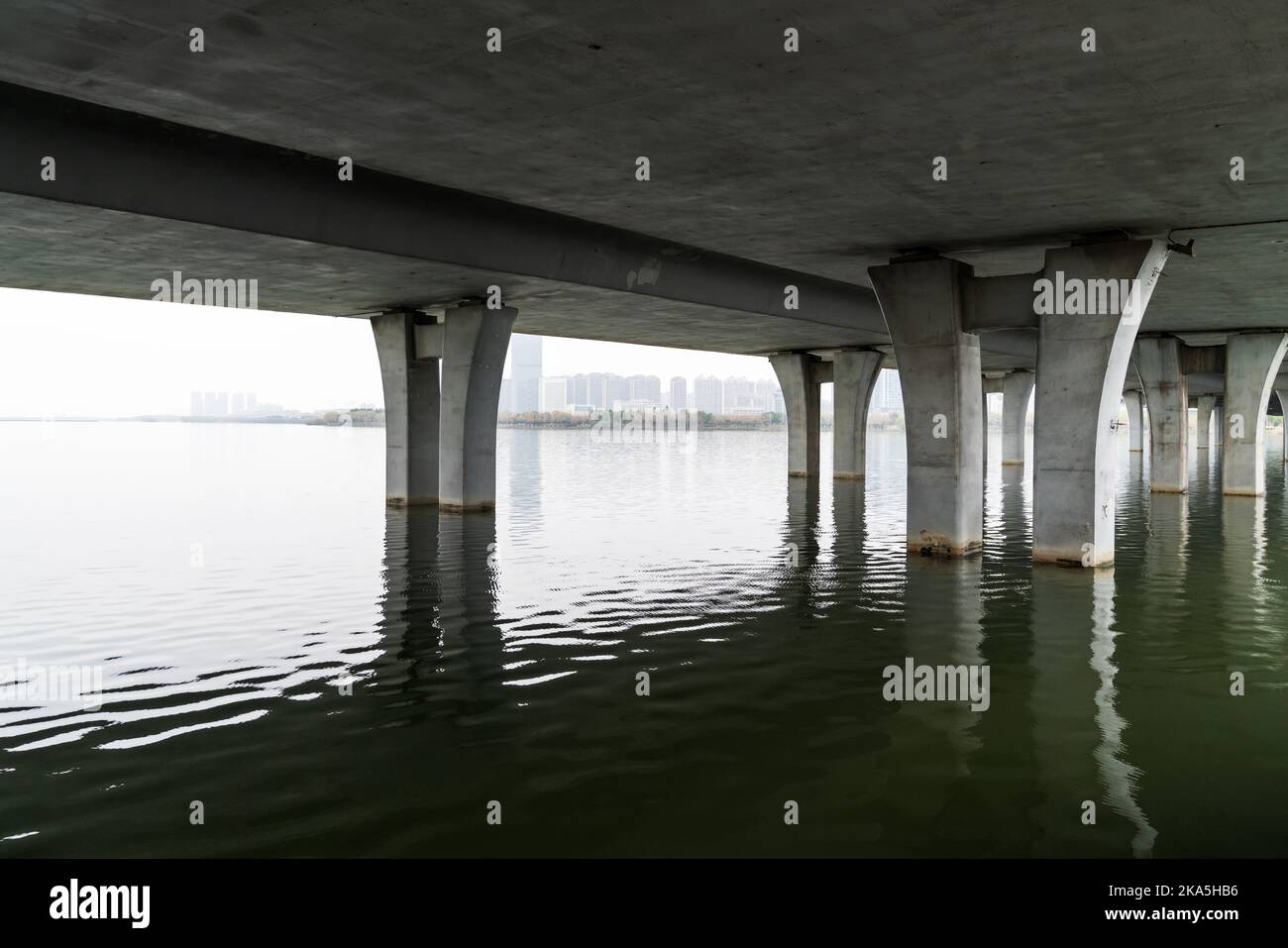 Bridge bottom view beams hi-res stock photography and images - Alamy