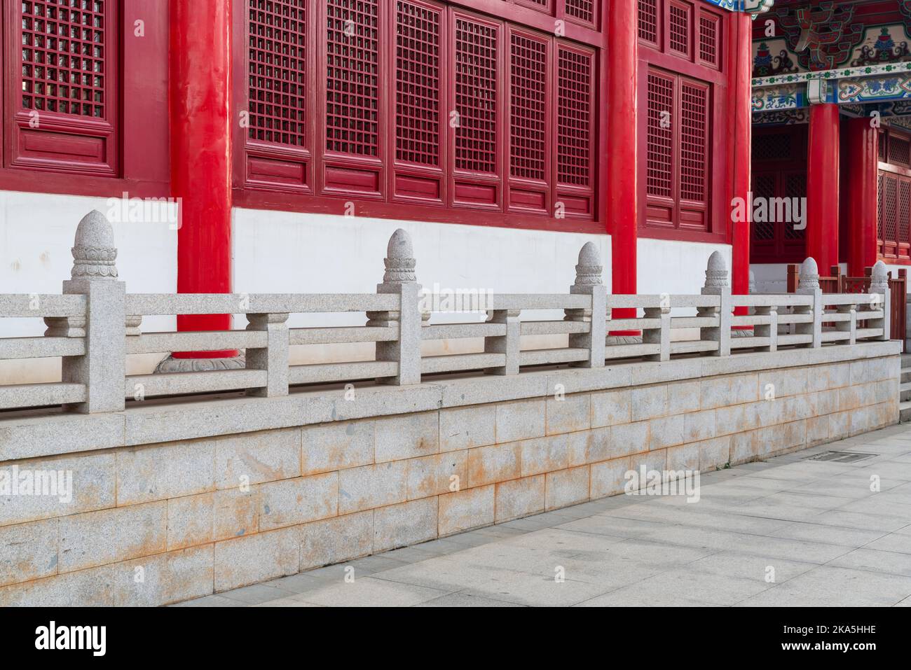 Windows of ancient Chinese royal architecture Stock Photo - Alamy