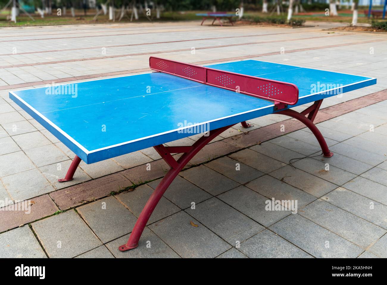 White ping pong ball in hi-res stock photography and images - Alamy