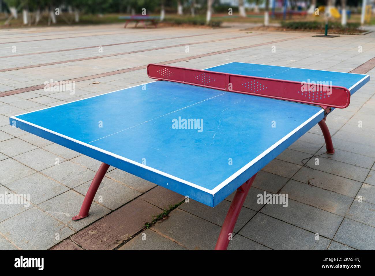 White ping pong ball in hi-res stock photography and images - Alamy