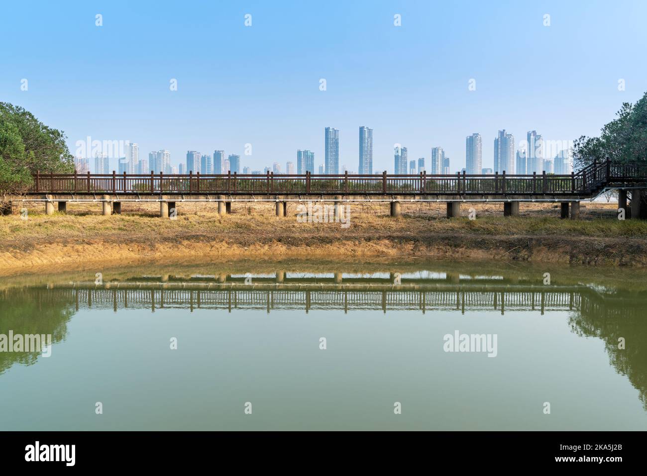 Lakeside modern office building in China Stock Photo - Alamy