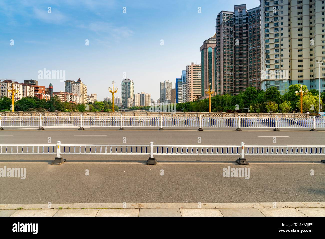 Empty city road hi-res stock photography and images - Alamy