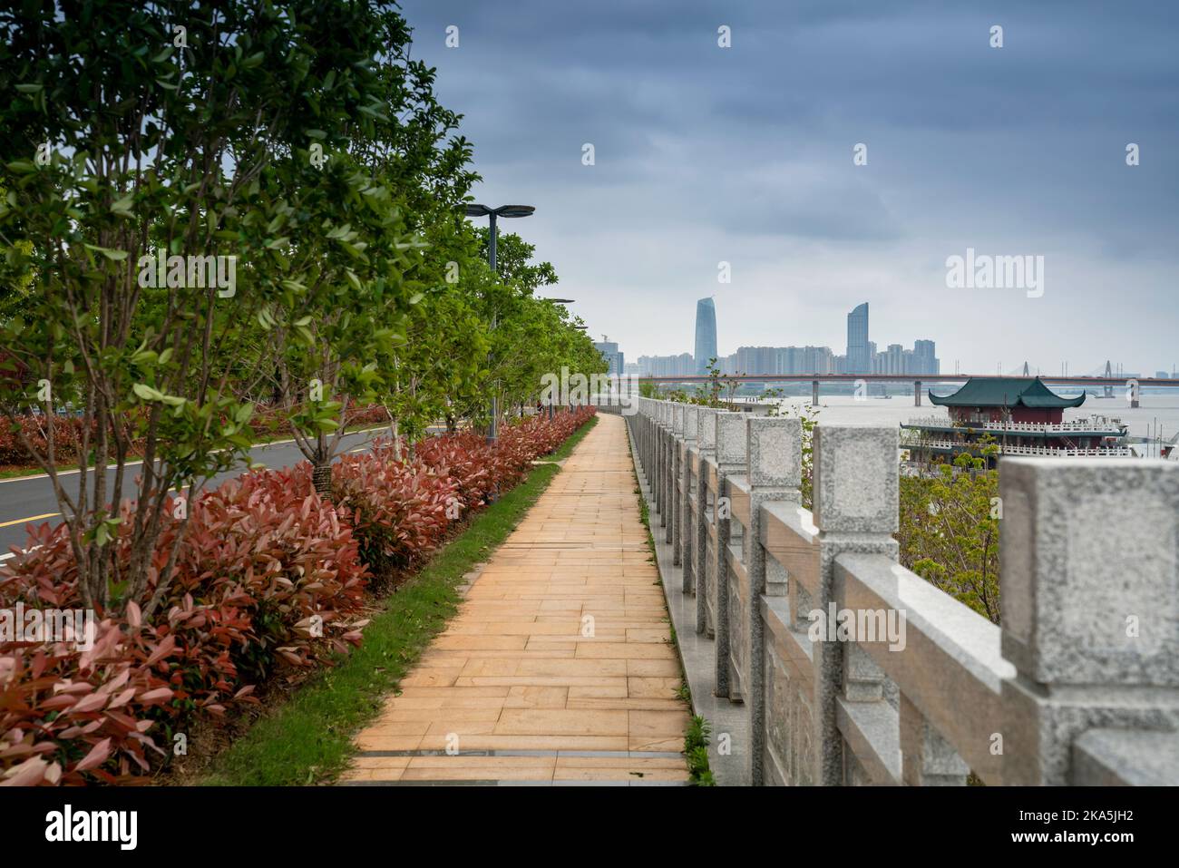 walkway in the modern city Stock Photo - Alamy