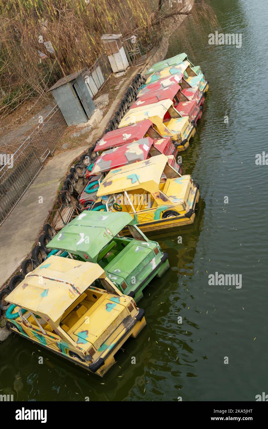 Broken old rowing boat coast hi-res stock photography and images - Alamy