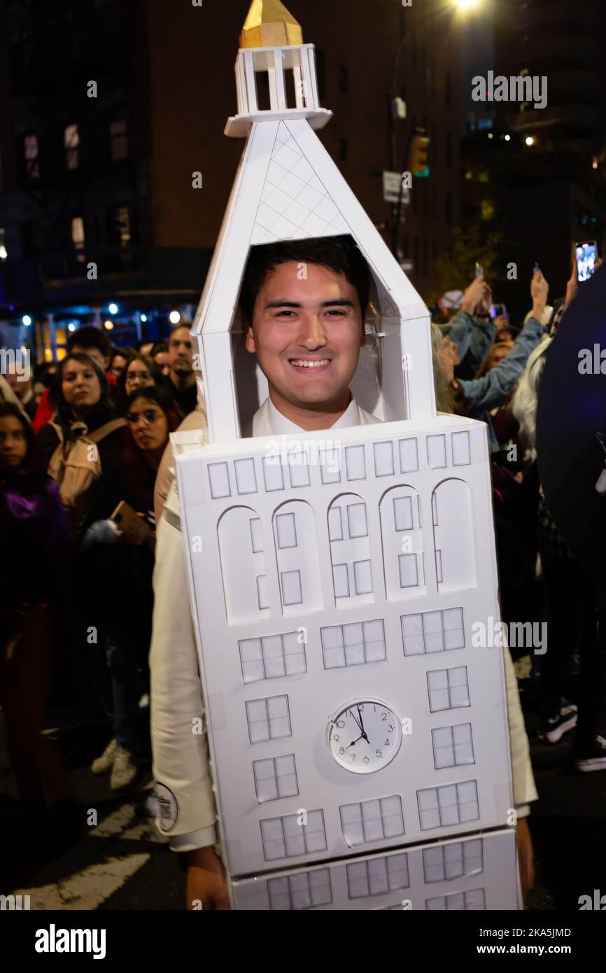 Halloween crowds in costume hi-res stock photography and images - Alamy