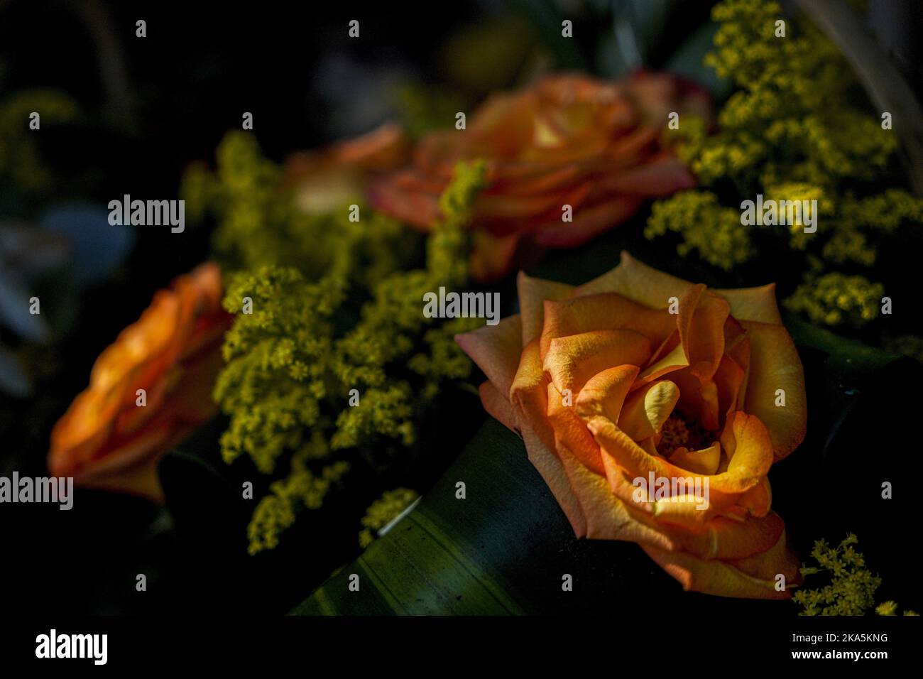 San Salvador, El Salvador. 31st Oct, 2022. Flowers at a street market ...
