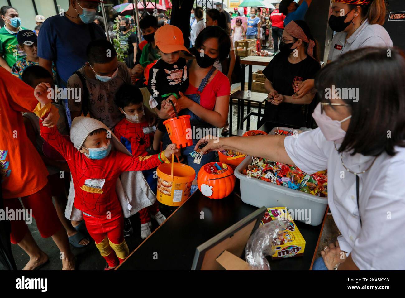 Manila, Philippines. 31st Oct, 2022. Children wearing costumes ...