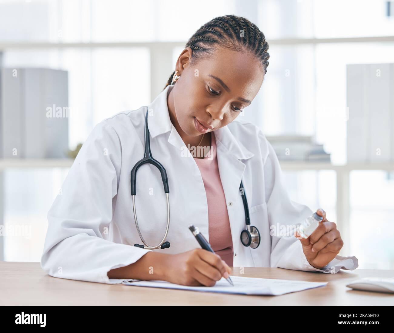 Doctor writing documents in hi-res stock photography and images - Alamy