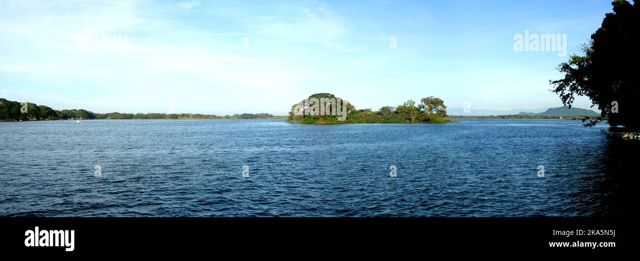 Tissamaharama lake hi-res stock photography and images - Alamy