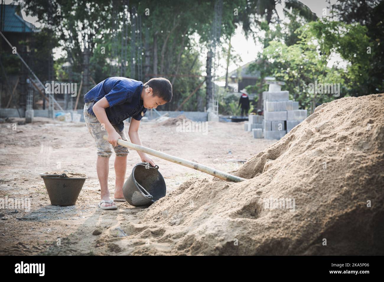 Poor children are forced to work construction, Violence children and ...