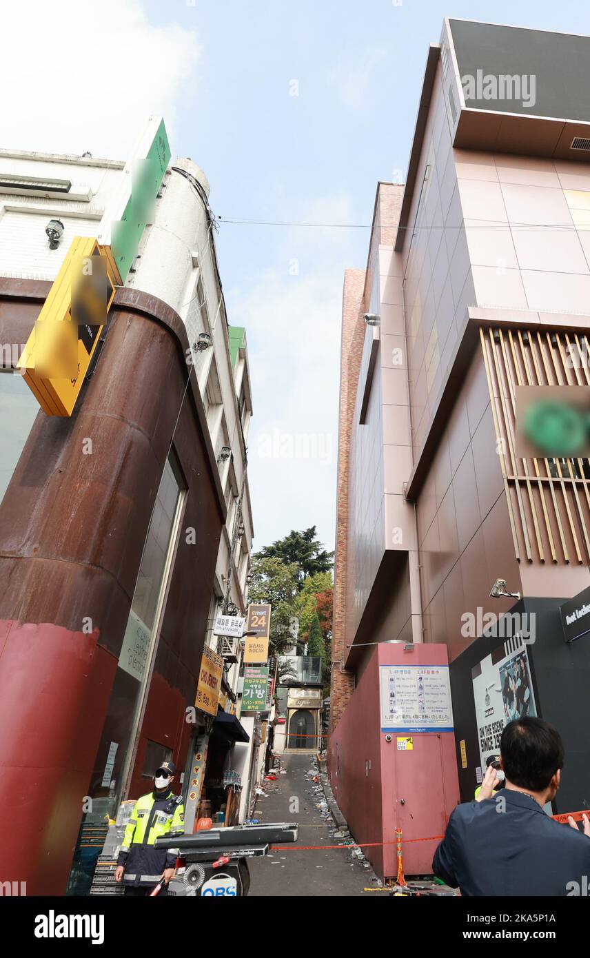 01st Nov, 2022. Major cause of Itaewon crowd collapse? This image taken ...
