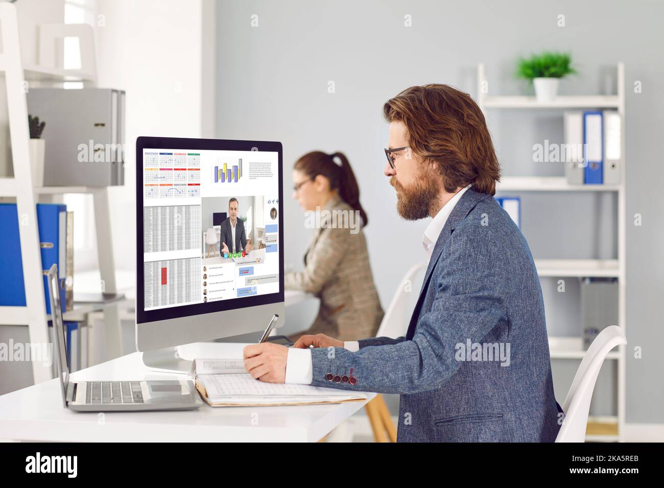 Corporate business office desks hi-res stock photography and images - Alamy