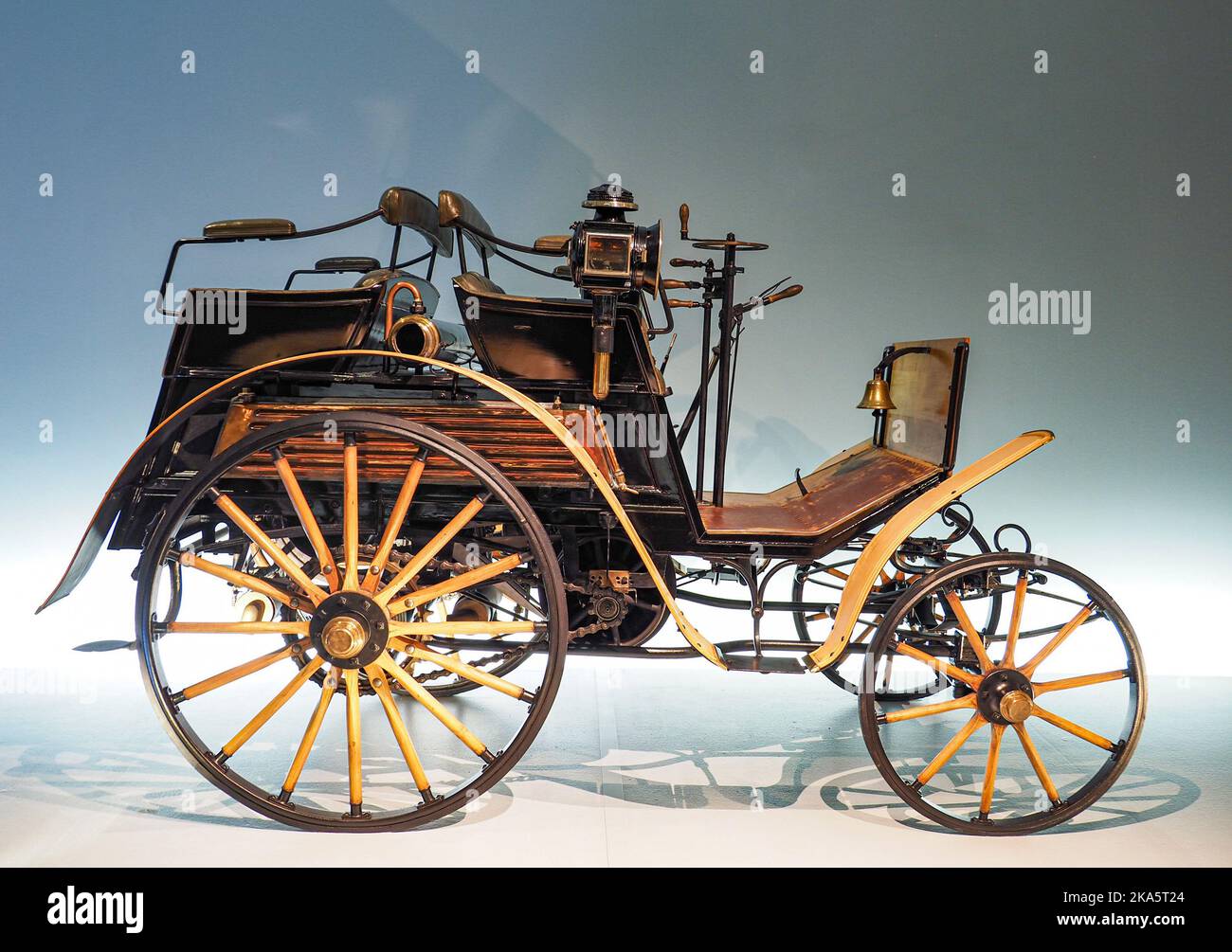 Stuttgart, Germany. 28th Oct, 2022. 1899 Benz Dos-a-Dos at the Mercedes ...