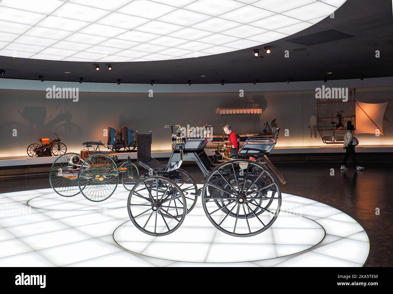 Benz Patent-Motorwagen 1886 and Daimler motorized sidecar 1886 Mercedes ...
