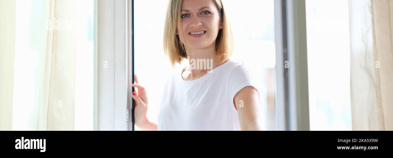 Guest enter hi-res stock photography and images - Alamy
