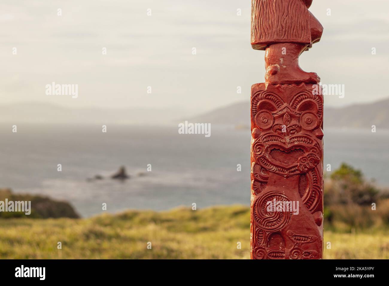 Close up of whakairo pouwhenua with light background Stock Photo - Alamy