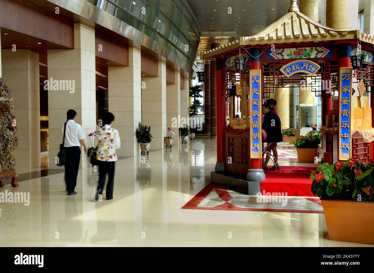 Chinese business people at hotel lobby hi-res stock photography and ...