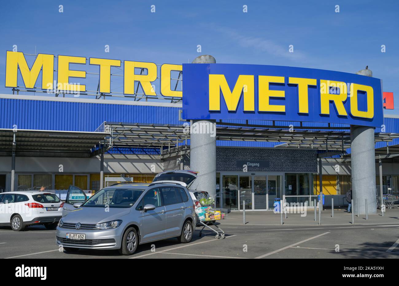 Metro Grosshandel, Nonnendammallee, Spandau, Berlin, Deutschland Stock ...