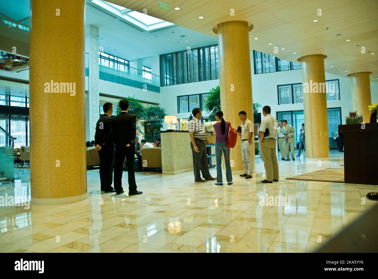 Chinese business people at hotel lobby hi-res stock photography and ...