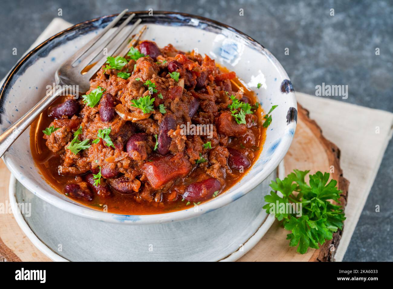 Chili con carne - traditional Mexican dish Stock Photo - Alamy