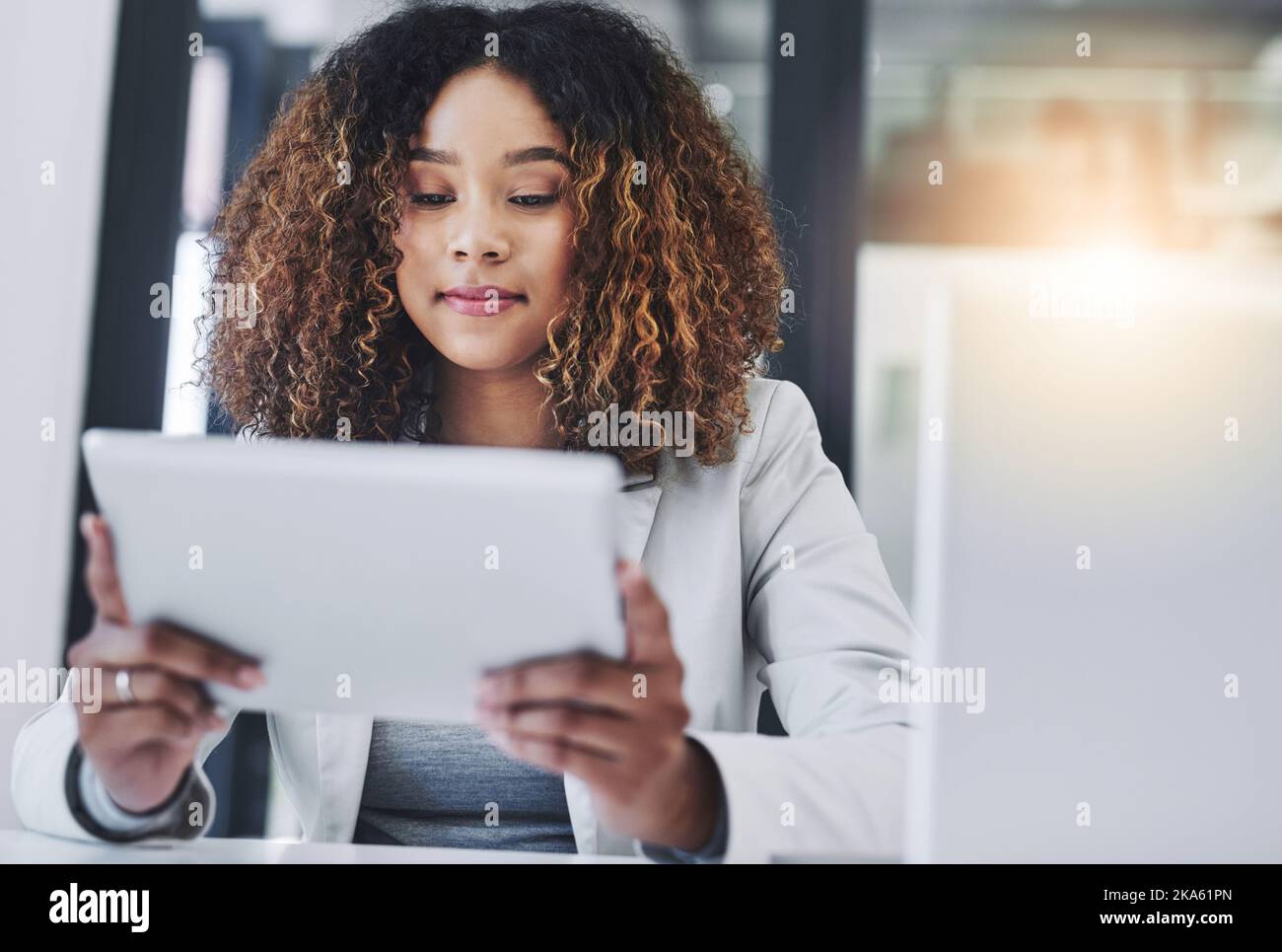 Women using digital tools hi-res stock photography and images - Alamy