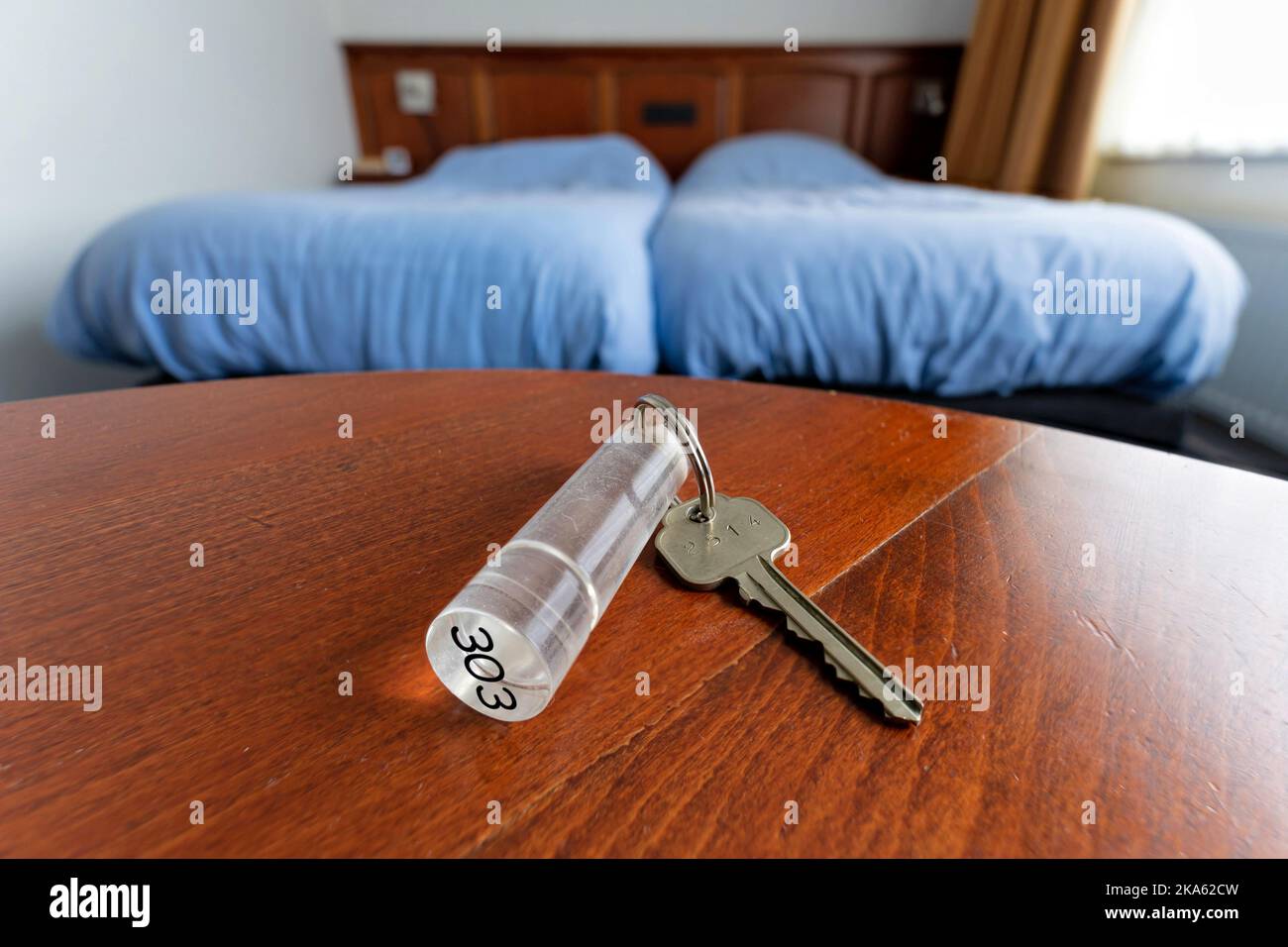 Cheap hotel room bed hi-res stock photography and images - Alamy