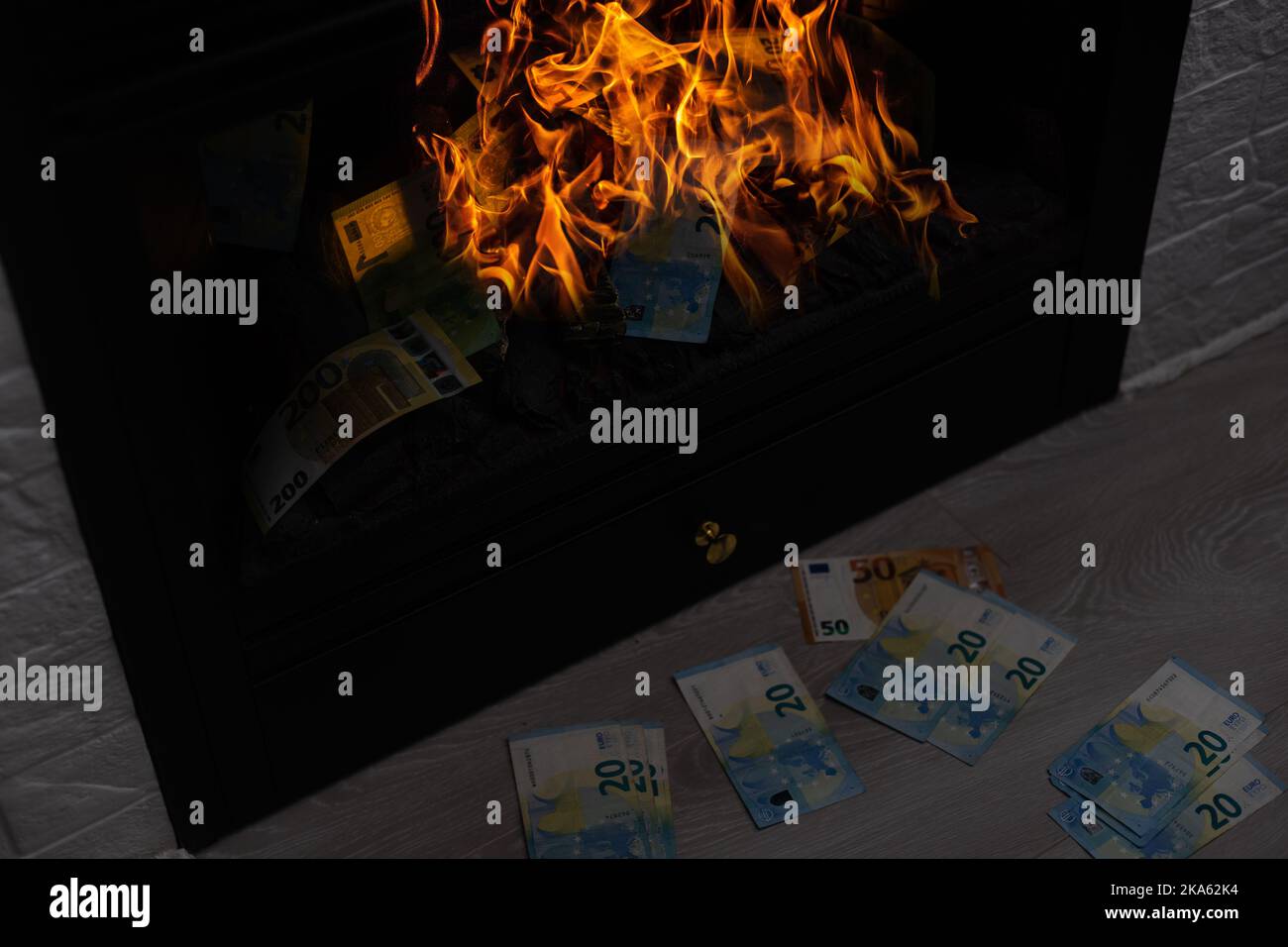 Money burns. Euro banknotes burning in flames Stock Photo - Alamy