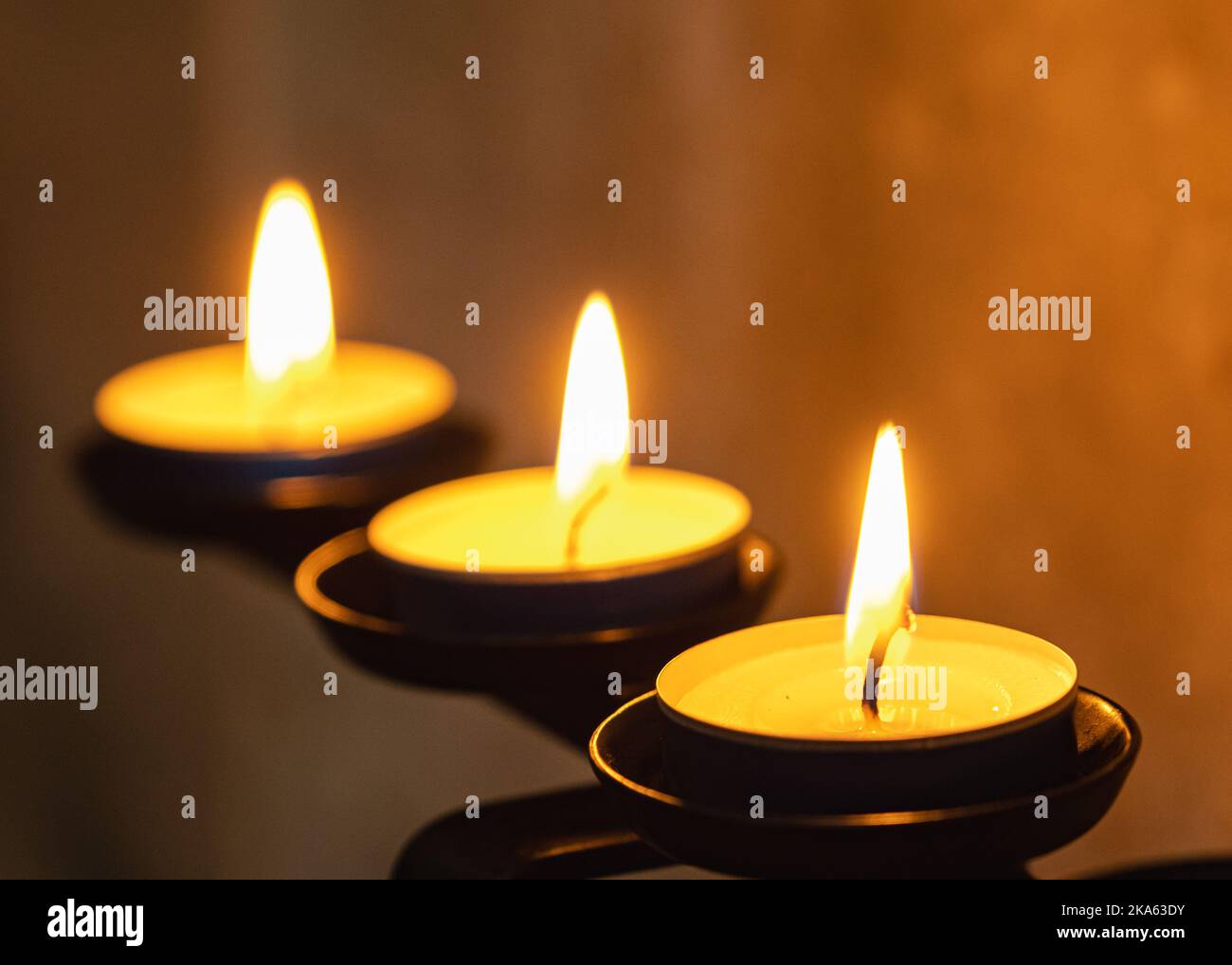 Candles remembering hi-res stock photography and images - Alamy