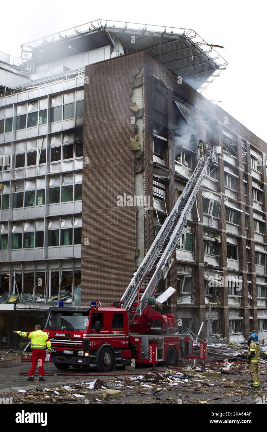 Oslo 20110722. Oslo bomb blast. Parts of the R4 building after a bomb ...