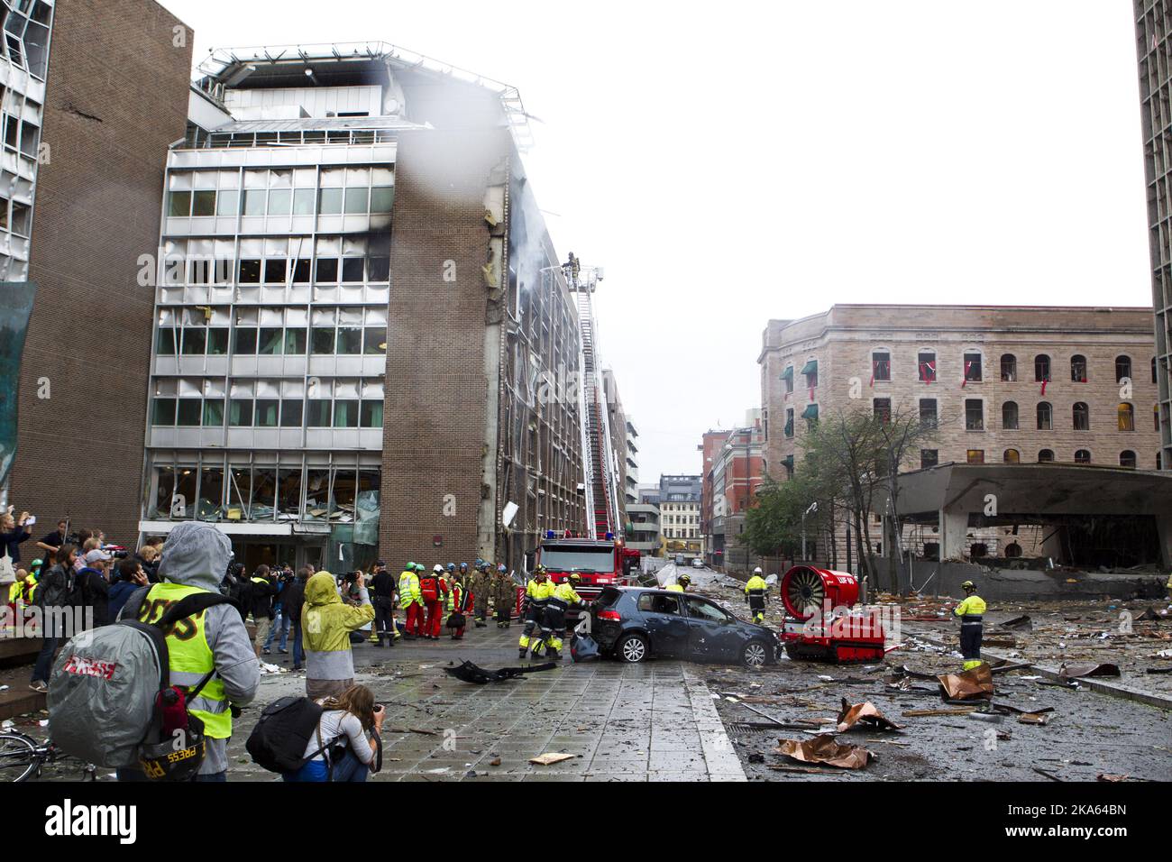 Oslo 20110722. Oslo bomb blast. Parts of the R4 building after a bomb ...