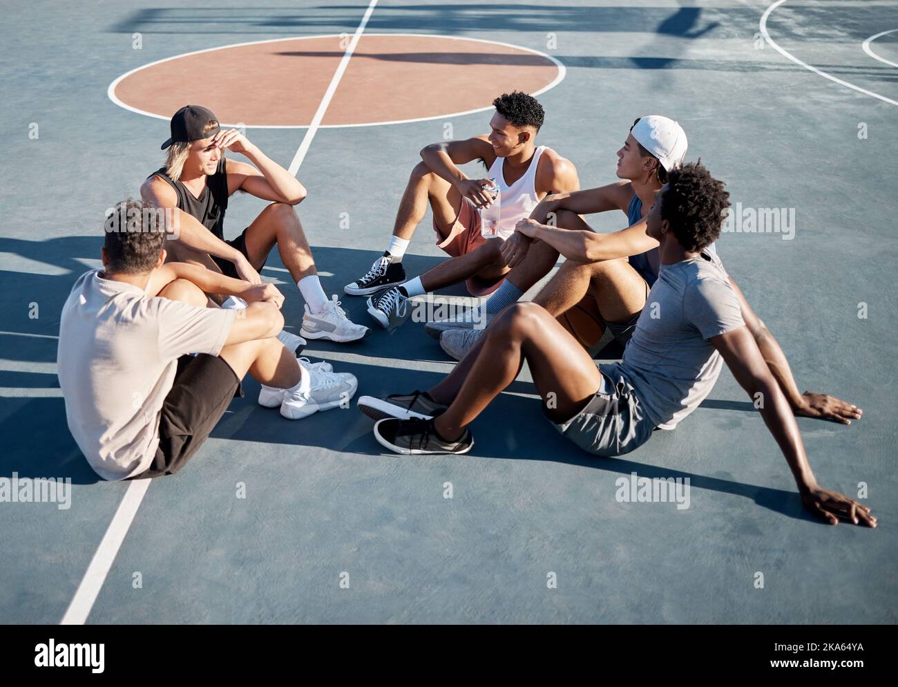 Basketball player resting male hi-res stock photography and images - Alamy