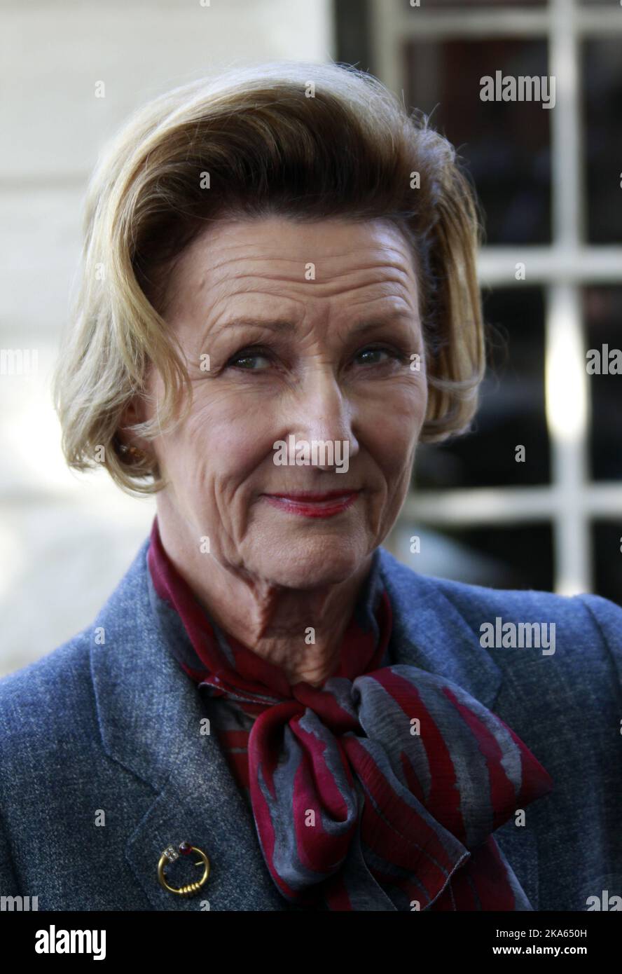 Queens official visit hi-res stock photography and images - Alamy