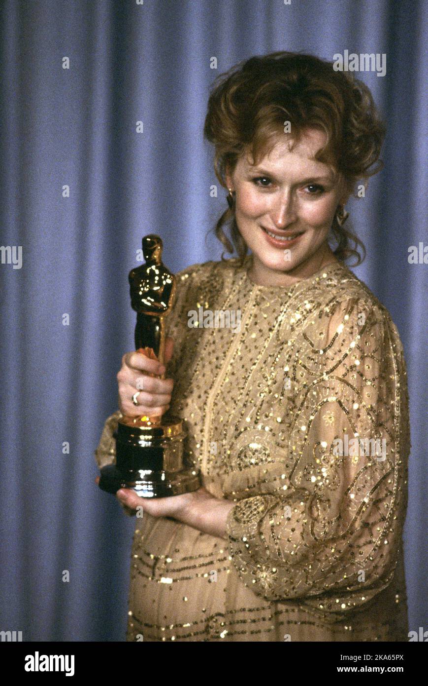 Actress Meryl Streep poses proudly with here Oscar statuette for best ...