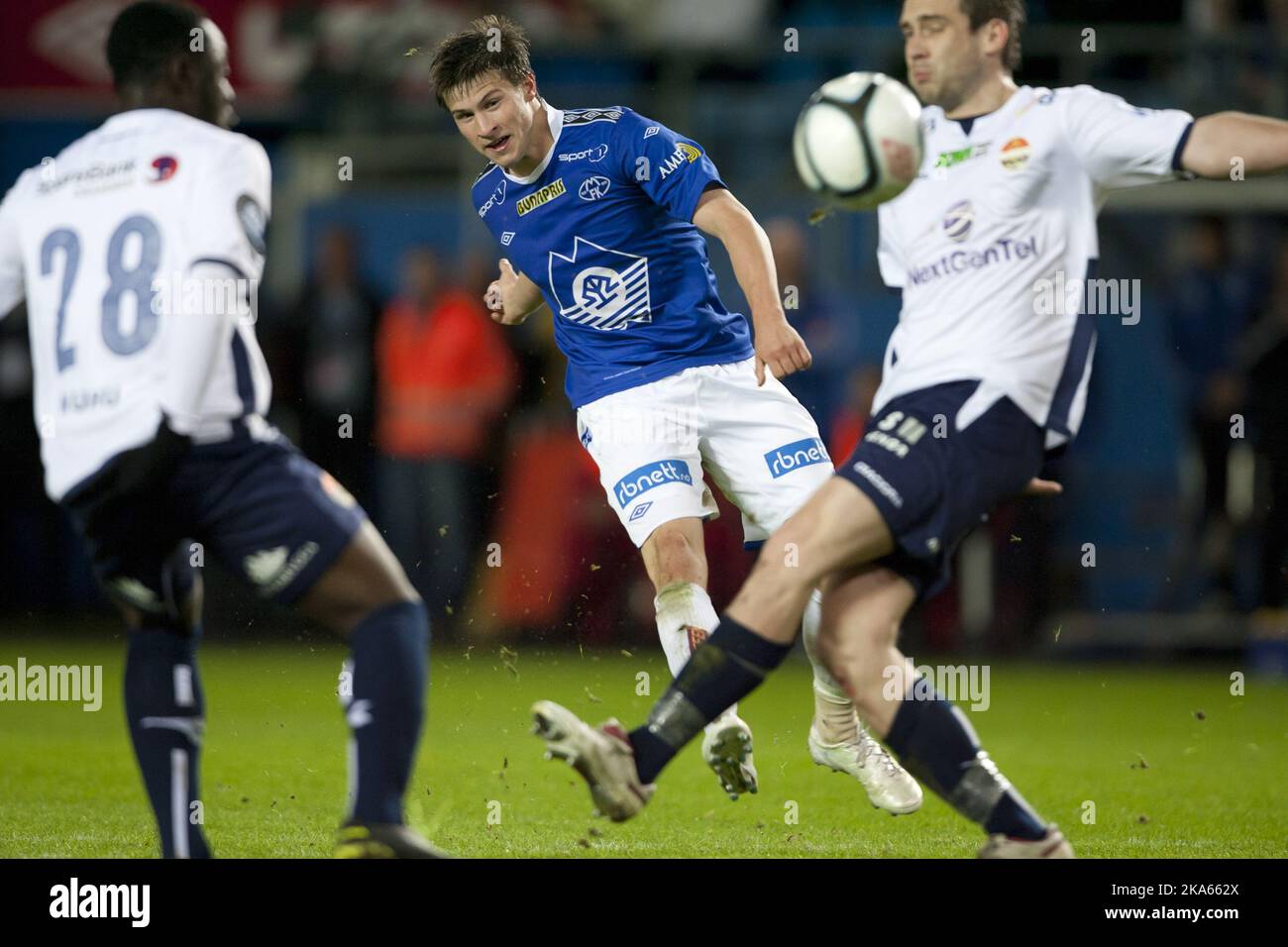 Moldes Joshua Gatt Alexander (center) fires a shot during league match ...