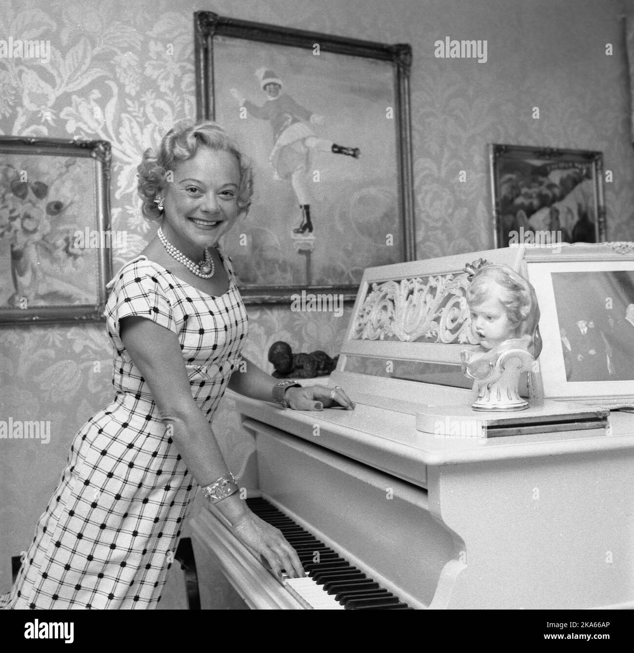 actress Sonja Henie in her and her husband Niels Onstad home Granholtet ...