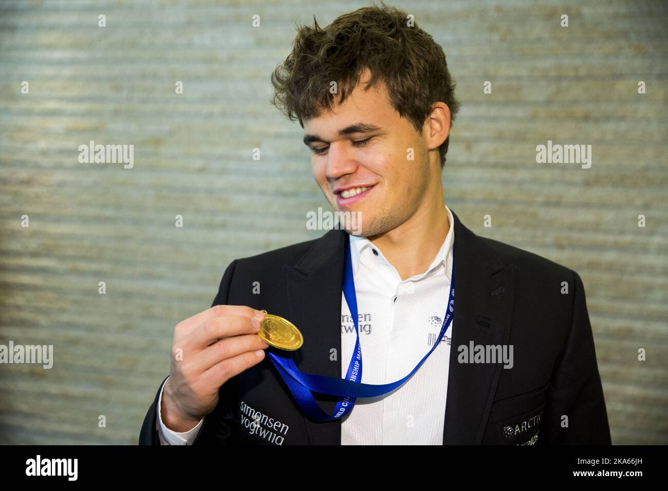 Magnus Carlsen poses with the medal after the award ceremony at the ...
