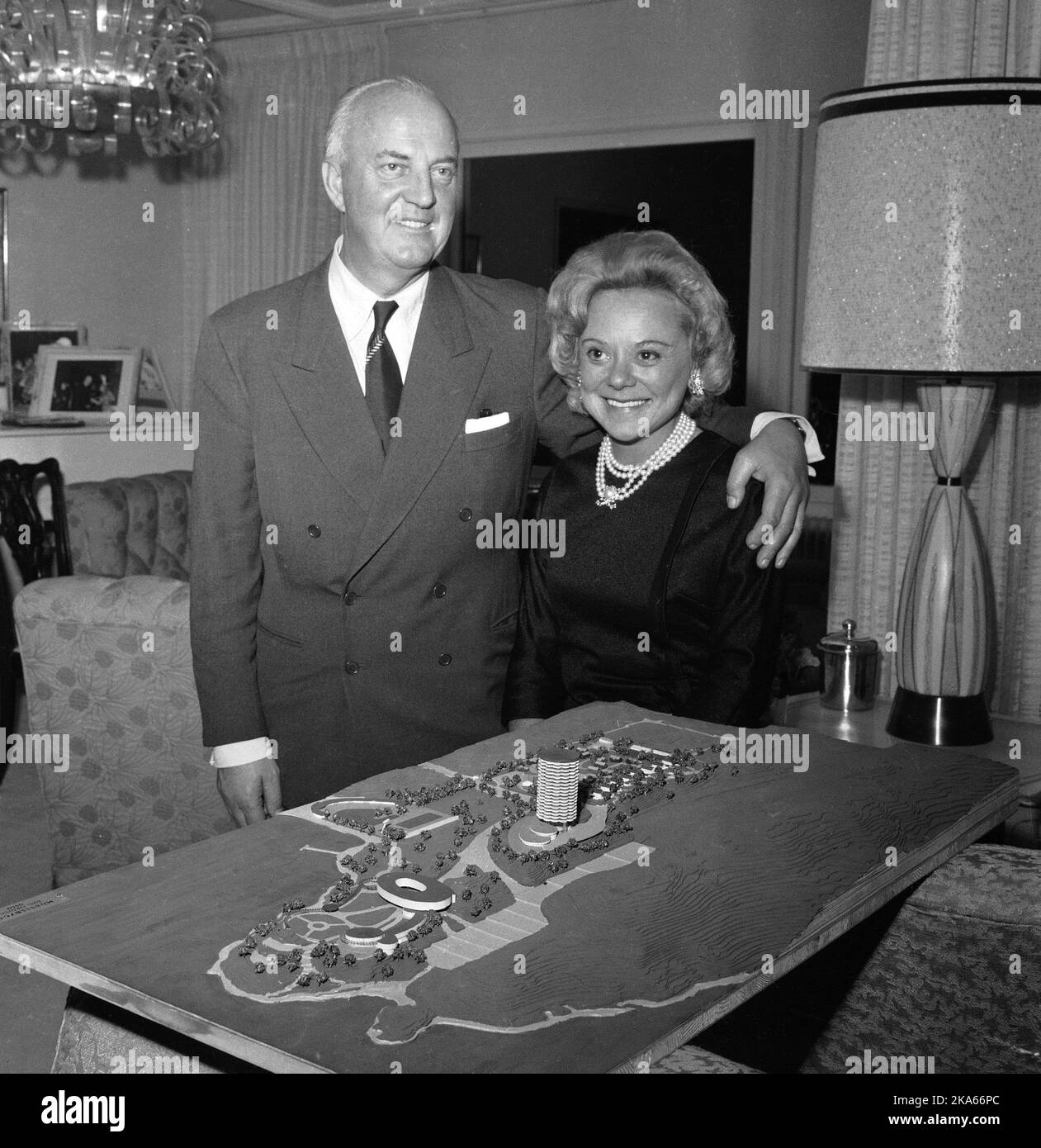Sonja Henie and Niels Onstad (left) after announcing a 20 million ...