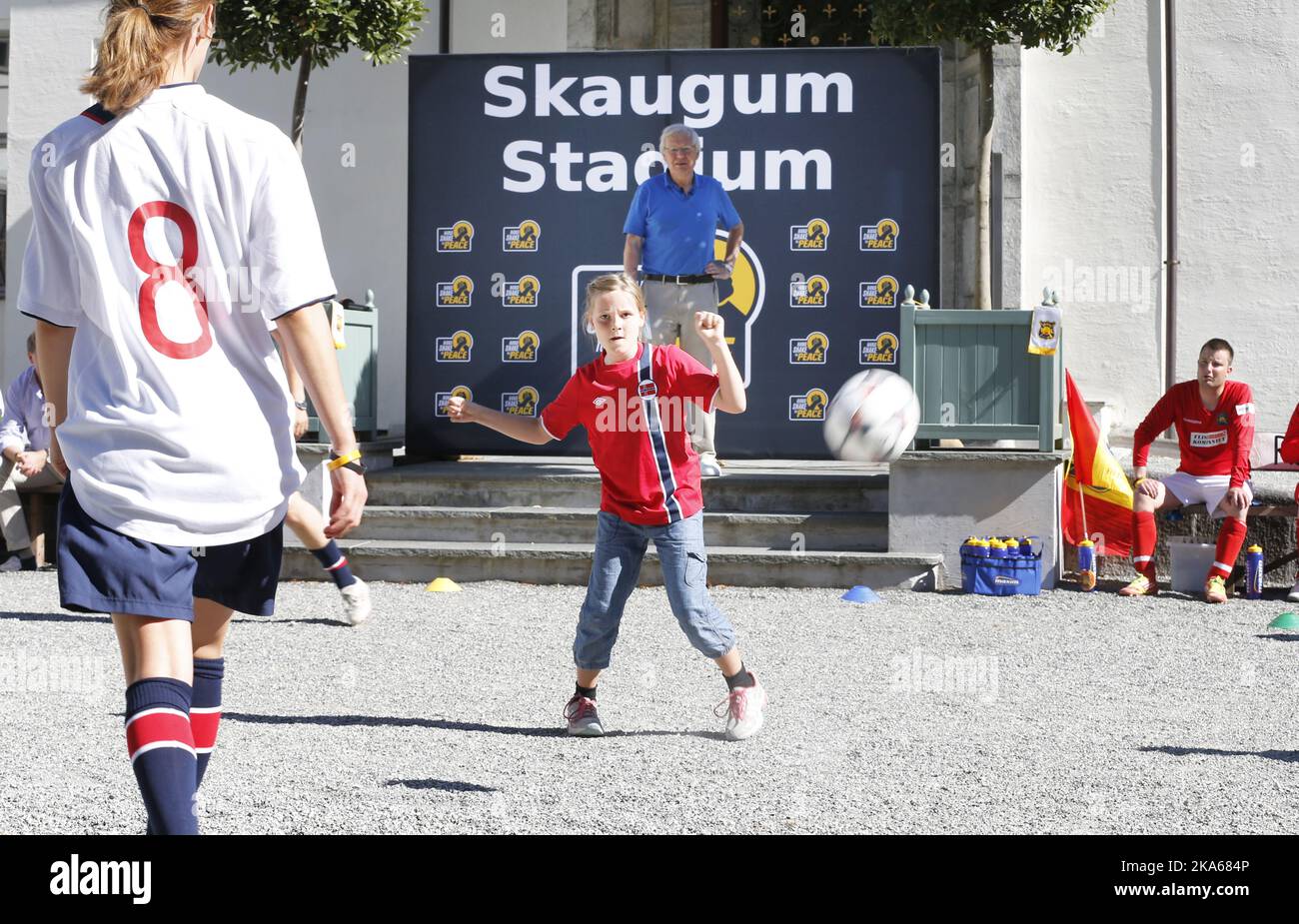 Cornelius poppe soccer action hi-res stock photography and images - Alamy