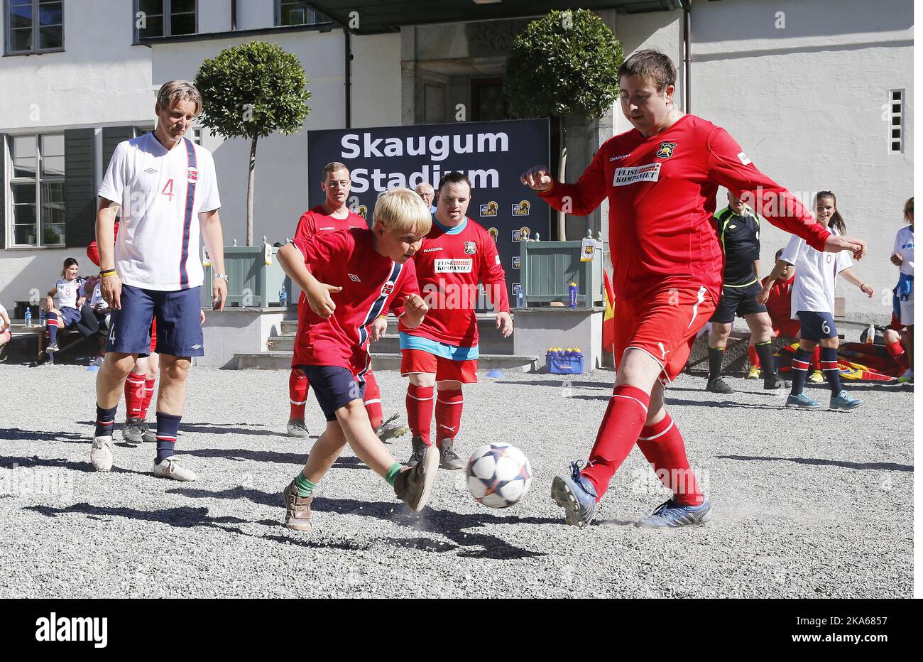 Cornelius poppe soccer action hi-res stock photography and images - Alamy